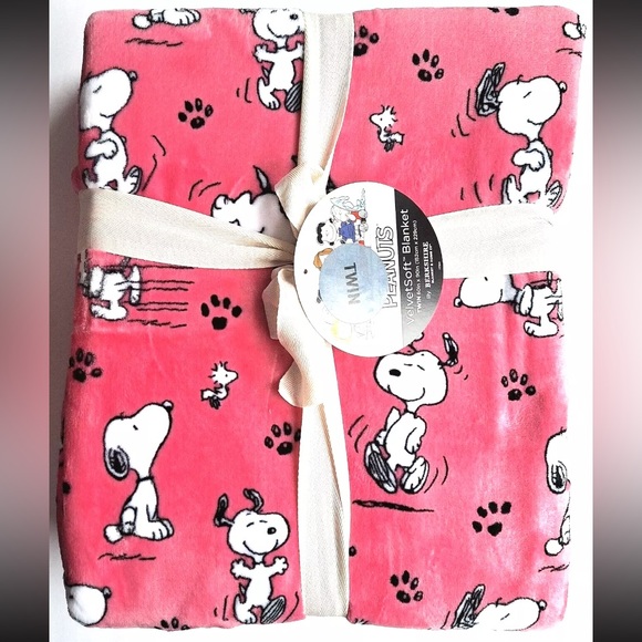 Peanuts | Bedding | Peanuts Snoopy Hot Pink Paws And Poses Blanket ...
